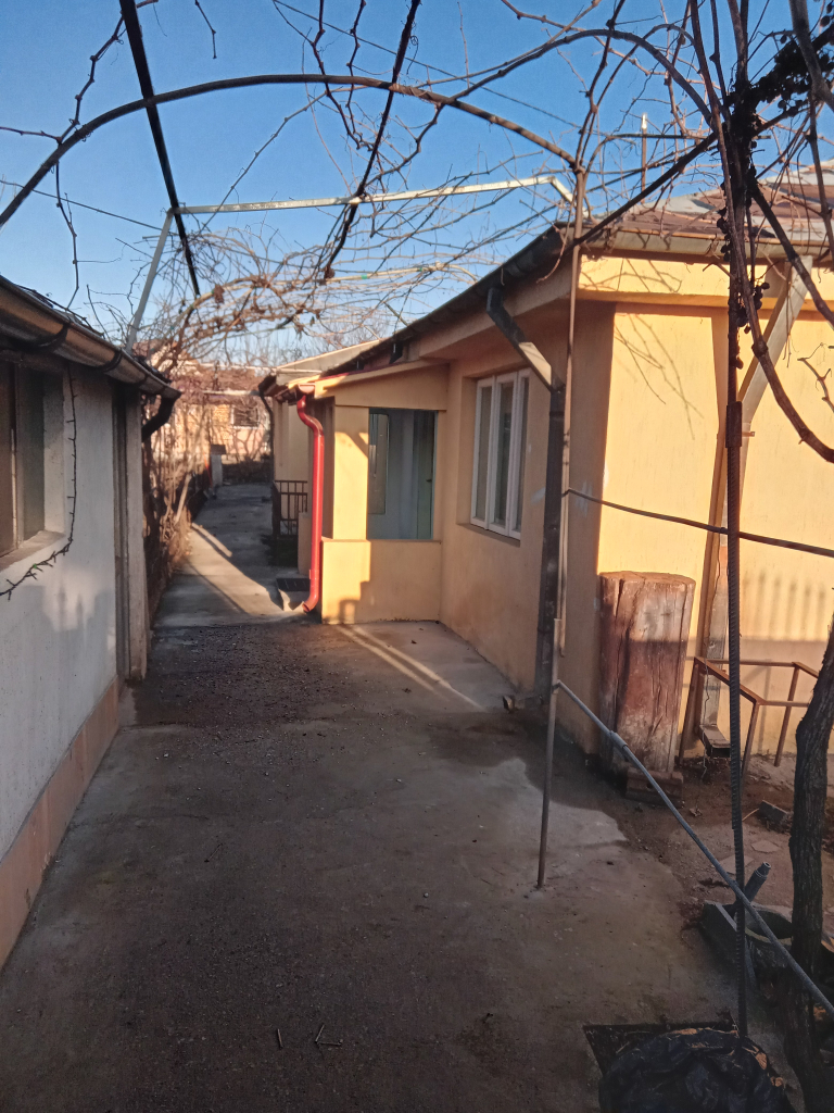 Vând casa focsani strada cotesti nr 42 - Imobile Well